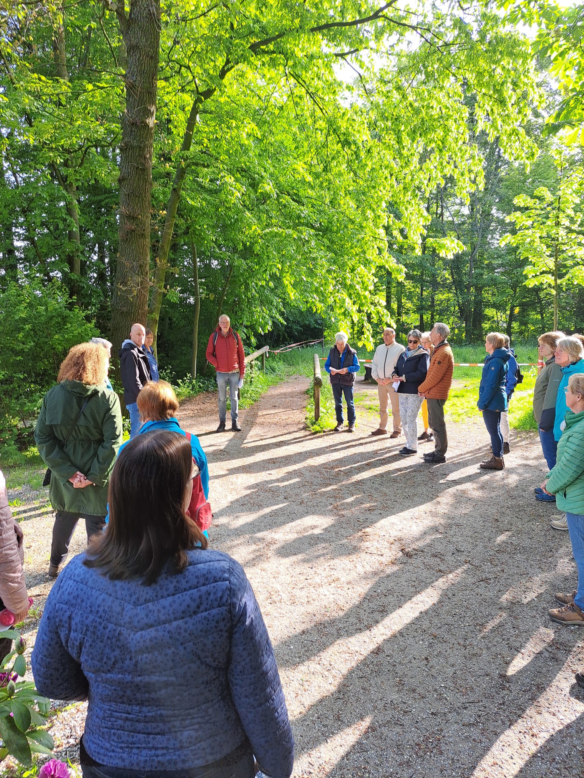 Dauwtrappen/Stiltewandeling 2023 met als thema “Verbinding” - Parochie ...
